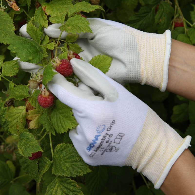 Showa 370 Nitrile-Coated Grip Gloves - Gloves.co.uk